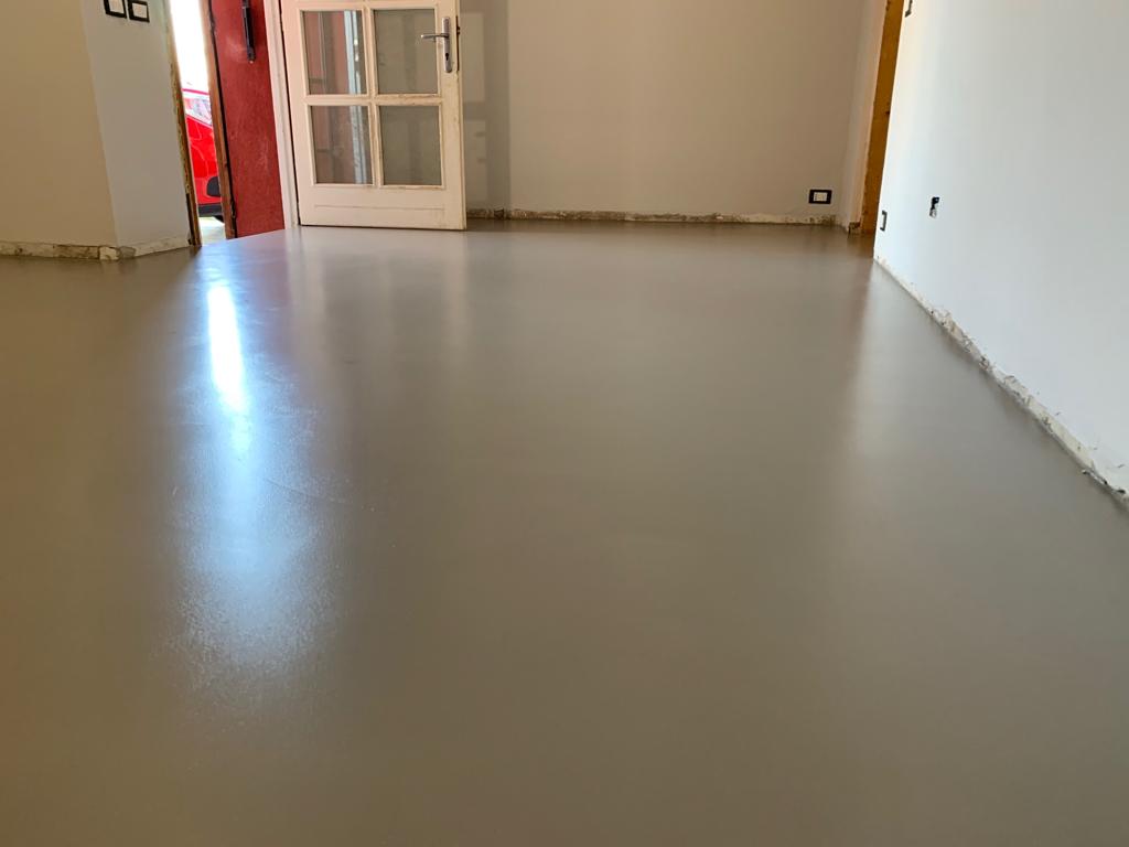 Realizzazione pavimenti in resina per abitazione - Resina Service
